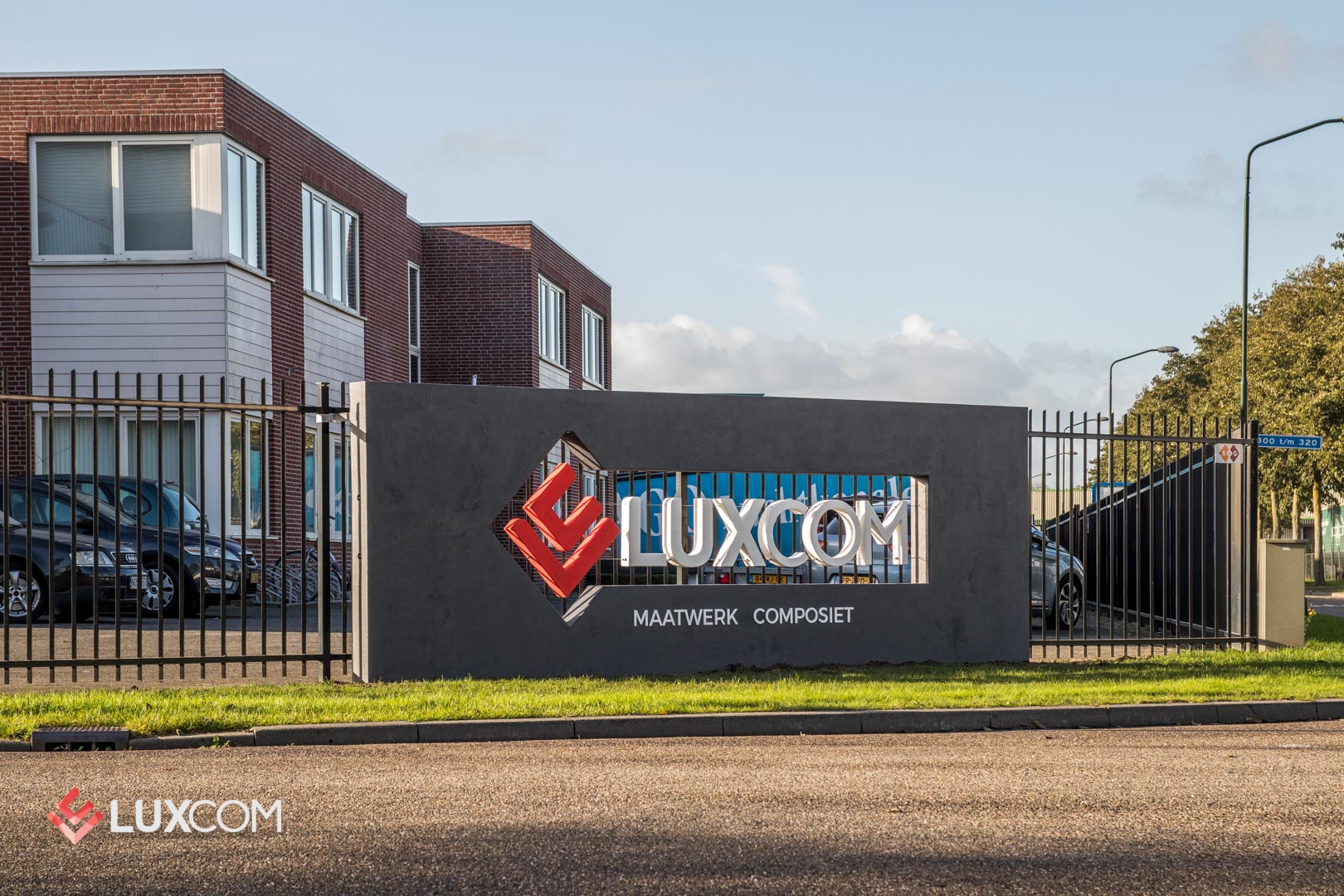 Luxcom logowand